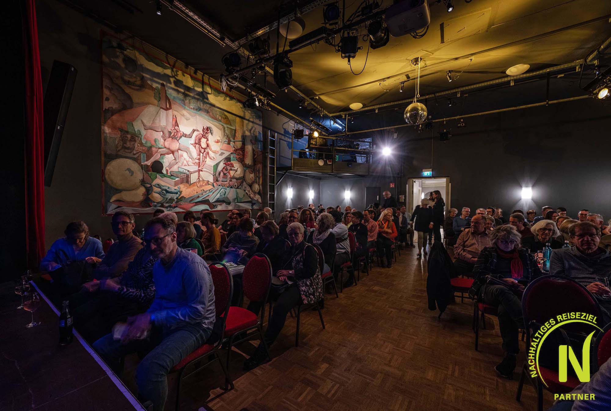 plazy | Wiesbaden | Details | Theater im Pariser Hof